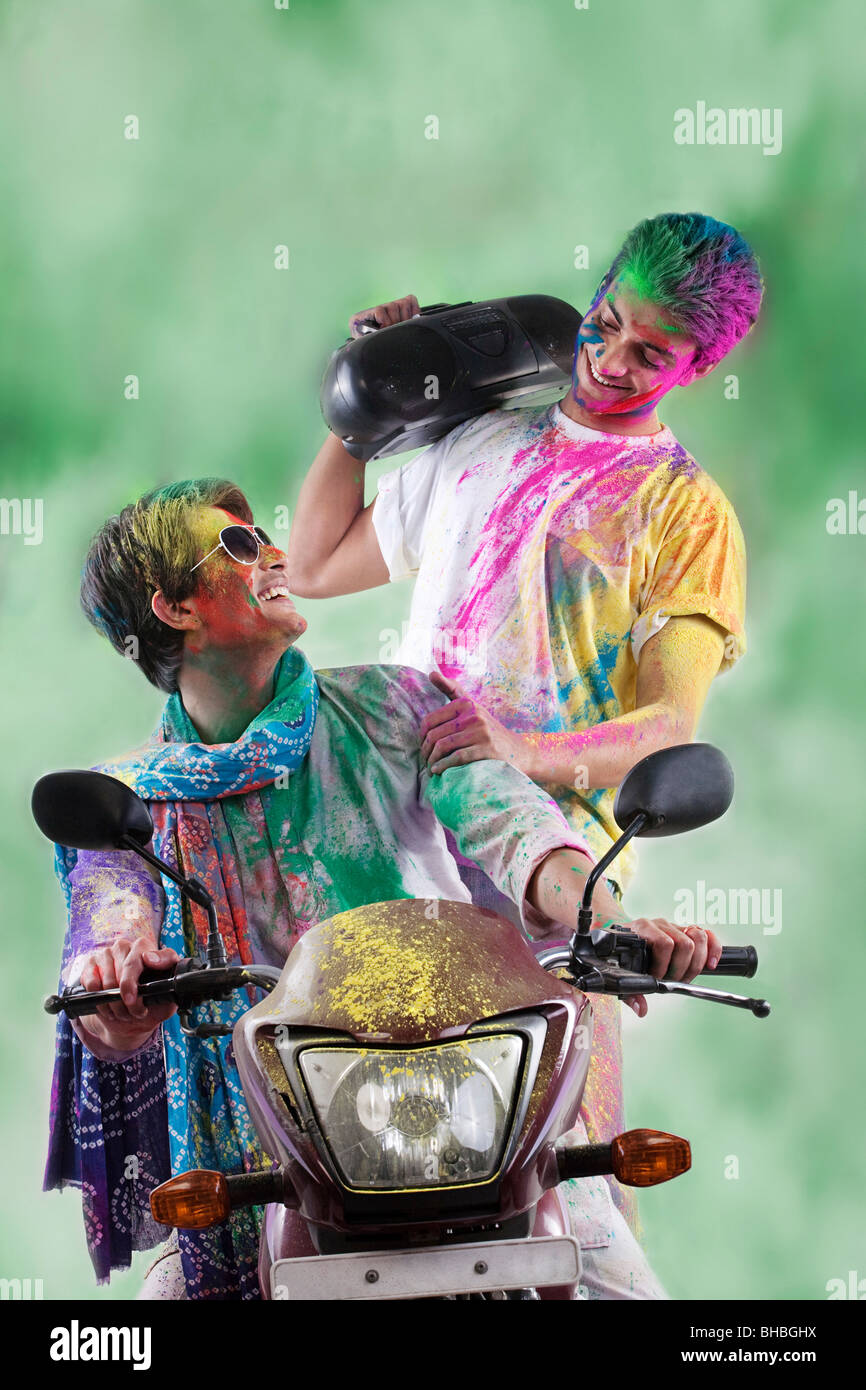 Men enjoying themselves on holi Stock Photo - Alamy