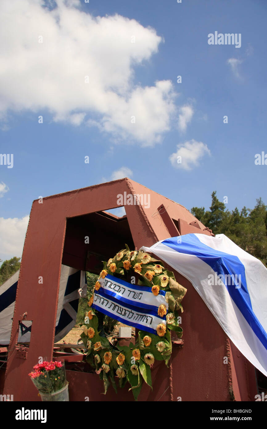 Israel, Memorial Day at the Jerusalem-Tel Aviv Highway Stock Photo - Alamy