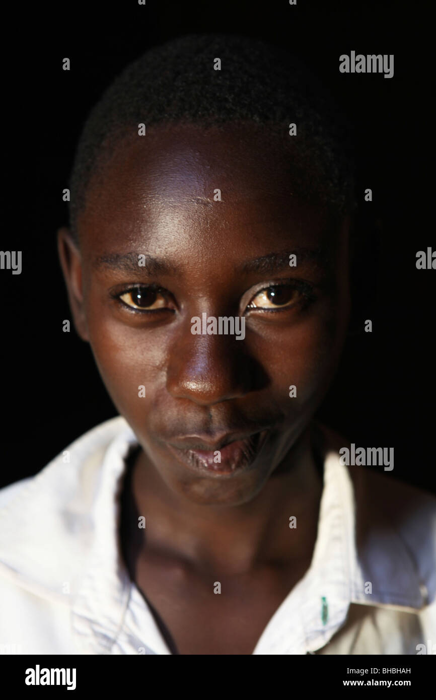 Poor african classroom hi-res stock photography and images - Alamy