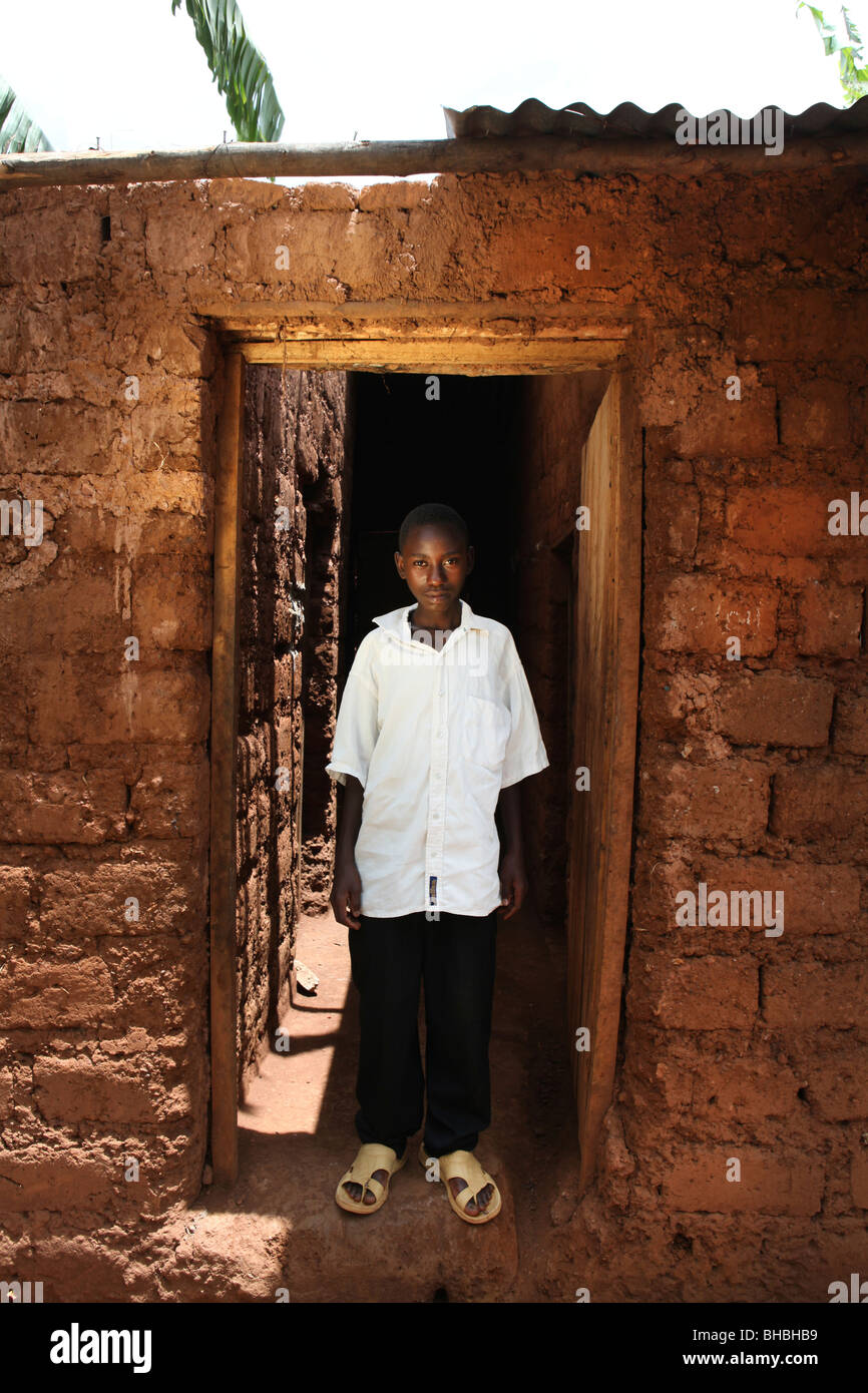 Poor african classroom hi-res stock photography and images - Alamy