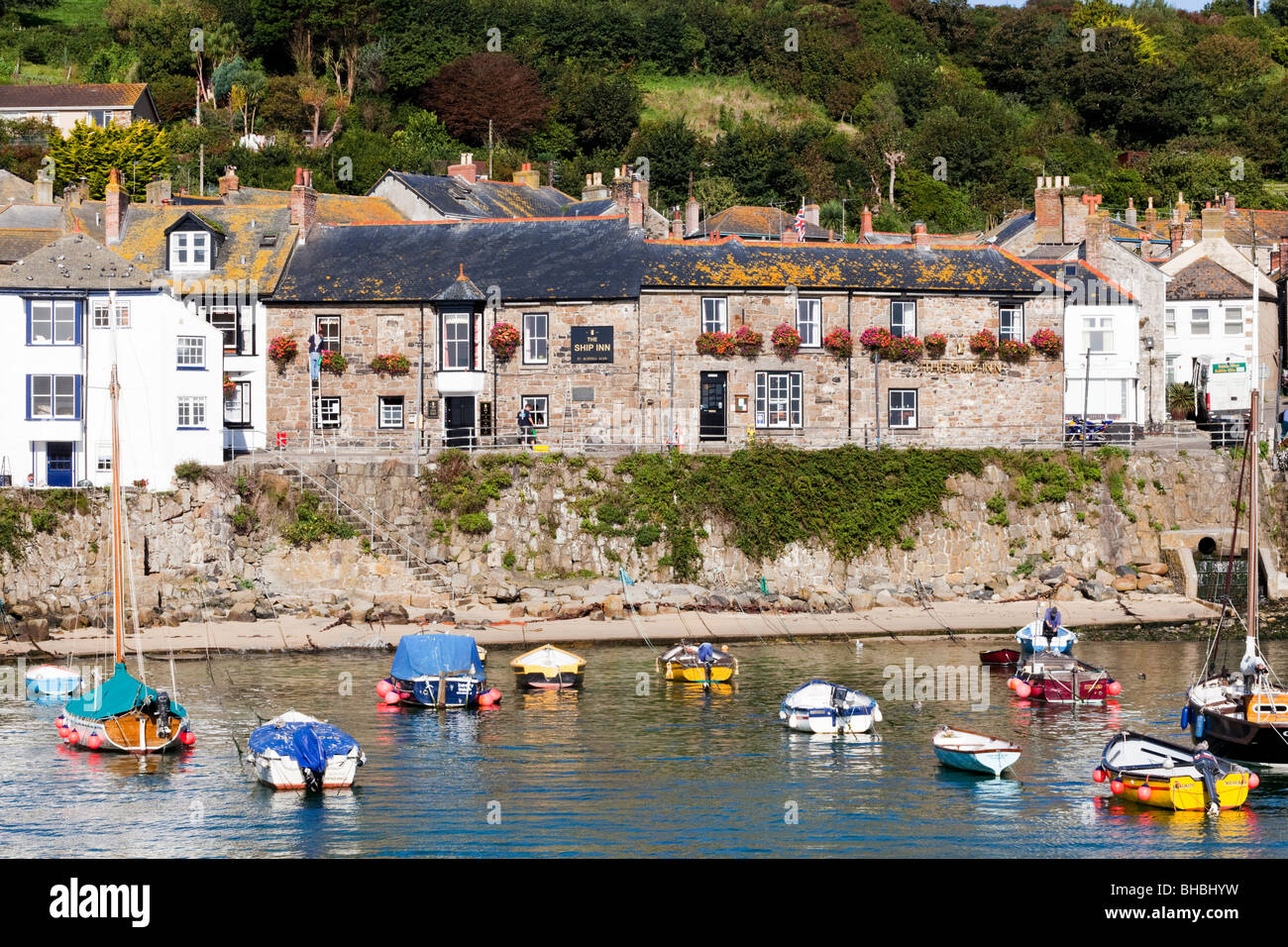 Ship inn mousehole cornwall hi-res stock photography and images - Alamy