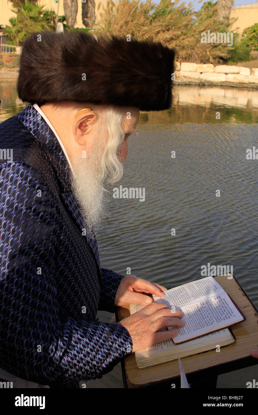 Israel, Tel Aviv, Tashlich prayer of the Premishlan congregation by the ...