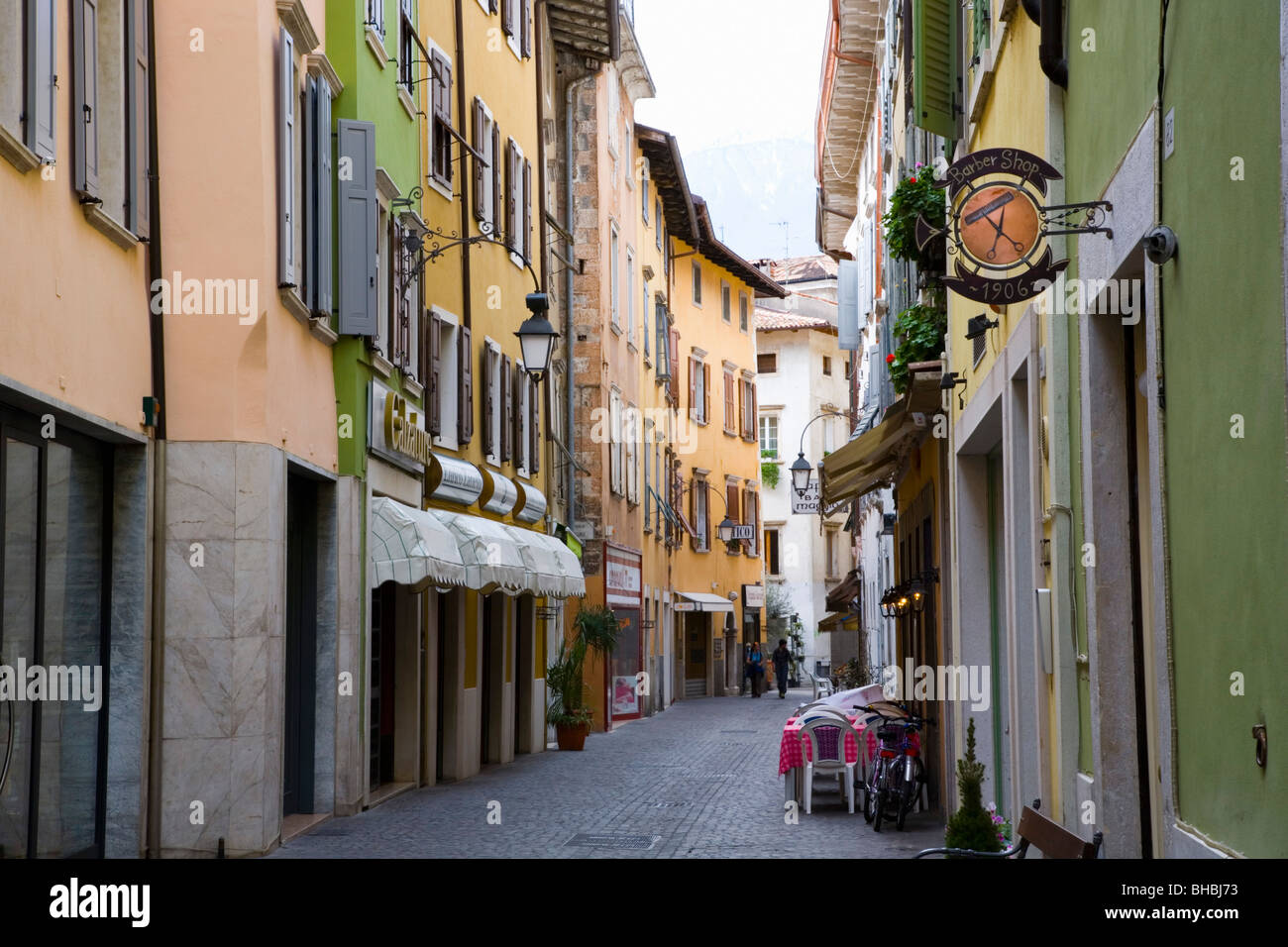 Arco colourful houses street hi-res stock photography and images - Alamy