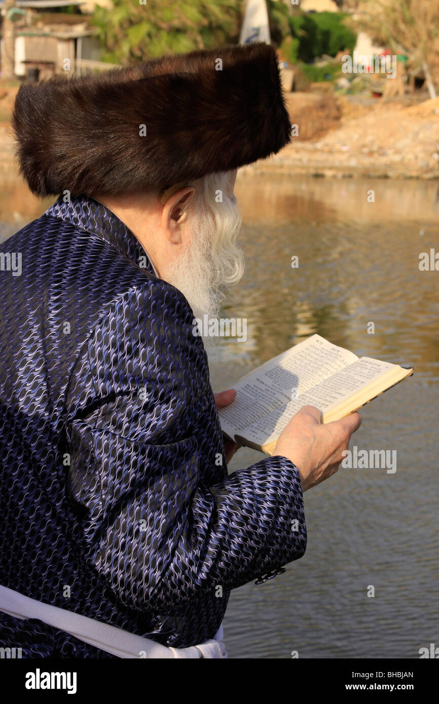 Jewish Prayer Book High Resolution Stock Photography and Images - Alamy