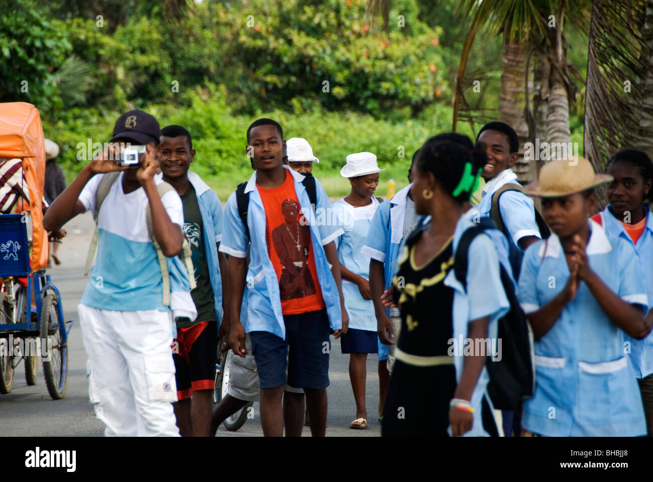 Secondary school pupils walking hi-res stock photography and images - Alamy