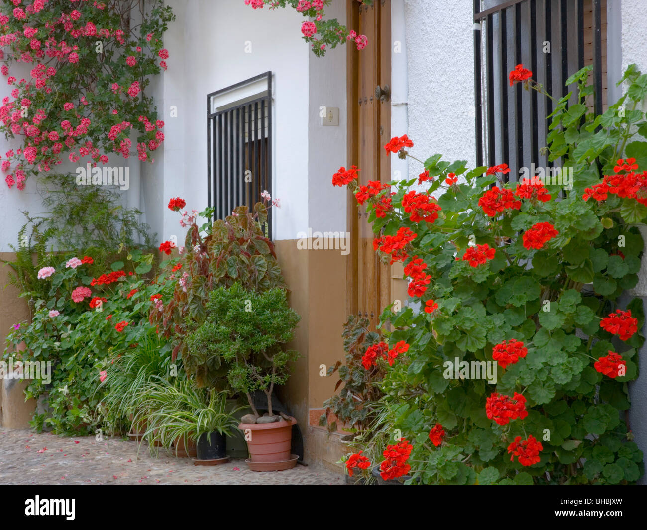 Spanish house adorned flowers hi-res stock photography and images - Alamy