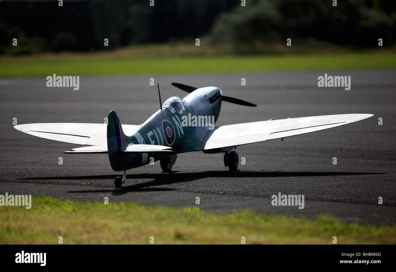 Model Spitfire waits for take off Stock Photo - Alamy