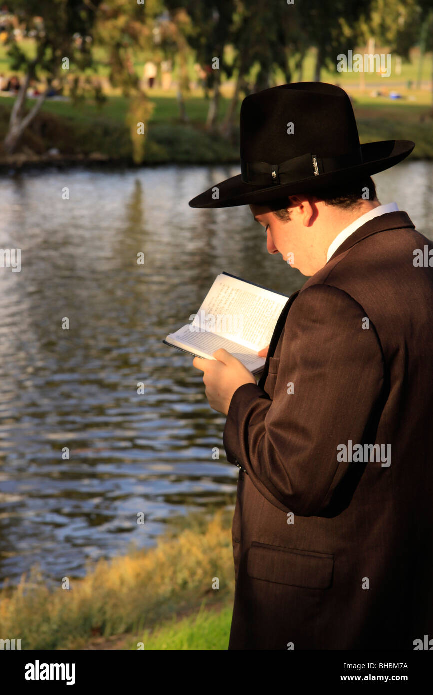 Tashlich prayer hi-res stock photography and images - Alamy