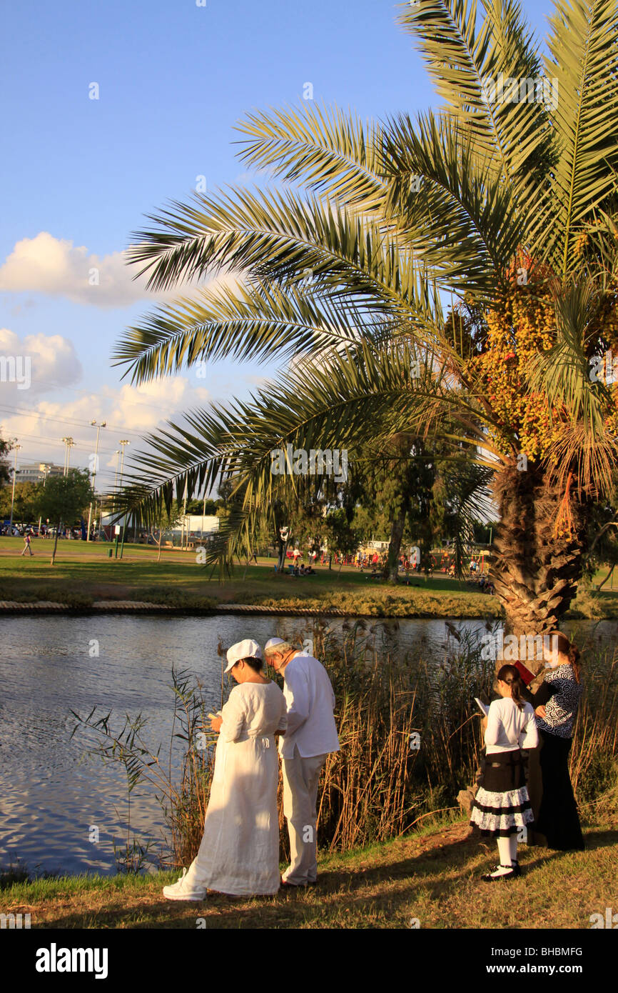Tashlich prayer hi-res stock photography and images - Alamy