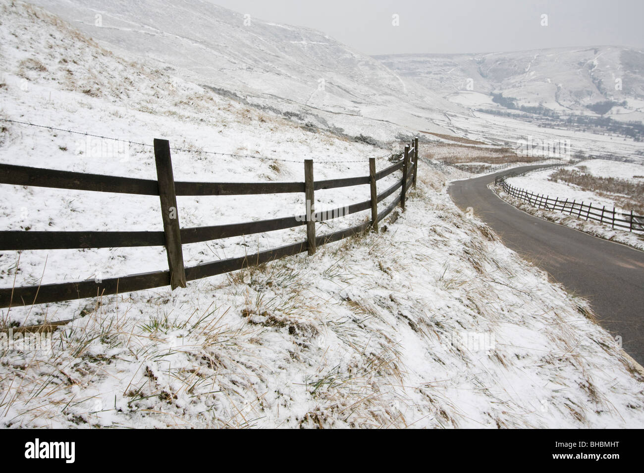 winter snow vale of edale peak district national park derbyshire ...