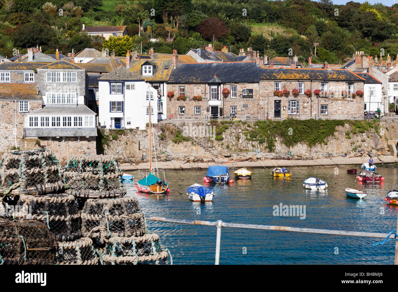 Ship inn mousehole cornwall hi-res stock photography and images - Alamy