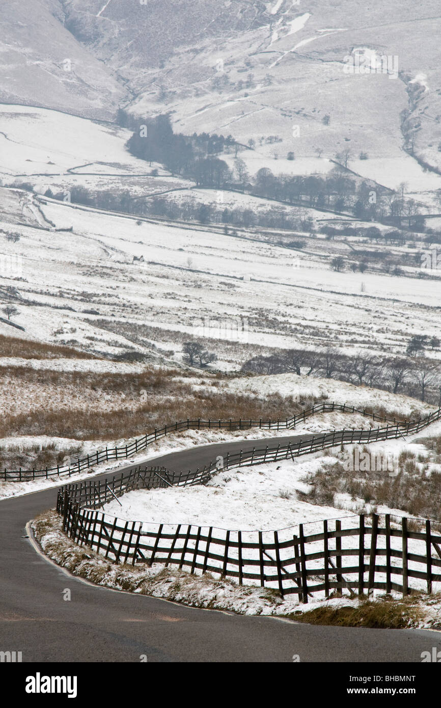 winter snow vale of edale peak district national park derbyshire ...