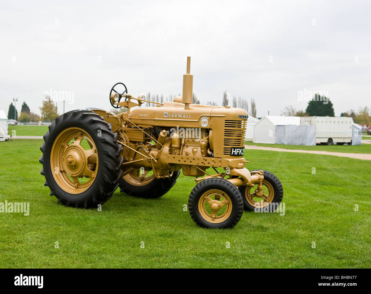 Farmall vintage tractor hi-res stock photography and images - Alamy