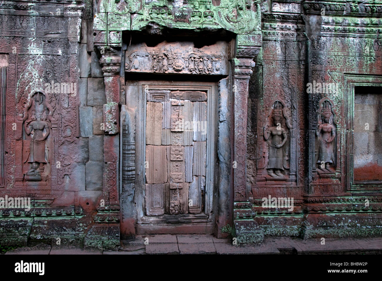 Detail of a door in Ta Prohm at Angkor Wat, Cambodia Stock Photo - Alamy