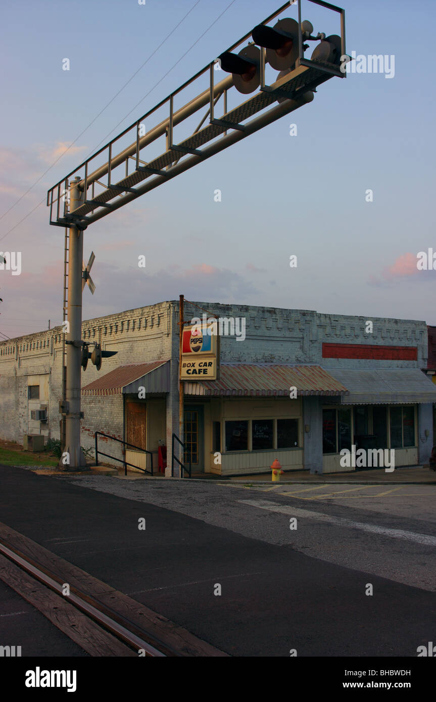 Abandoned railroad crossing sign hi-res stock photography and images ...
