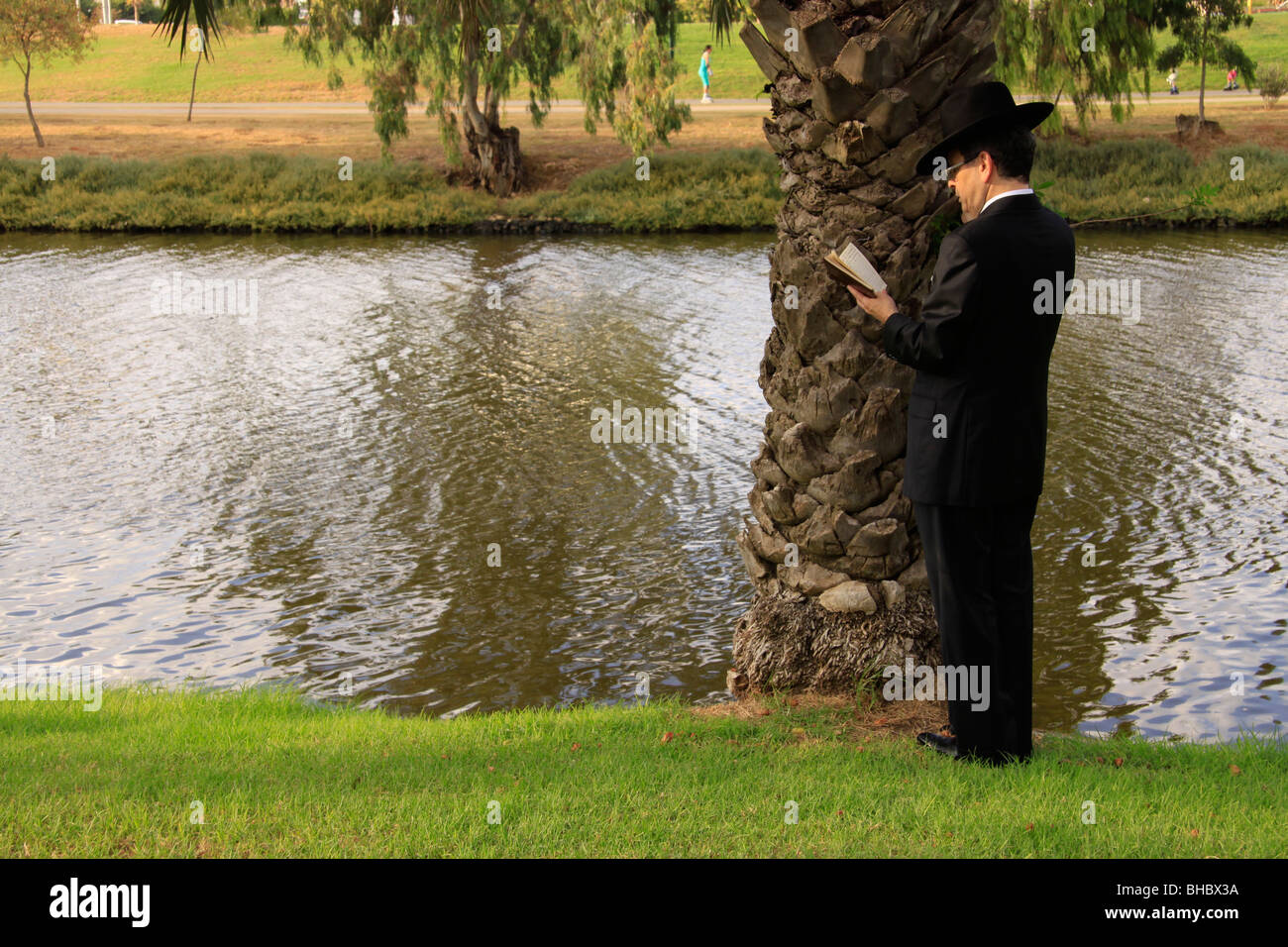 Tashlich prayer hi-res stock photography and images - Alamy