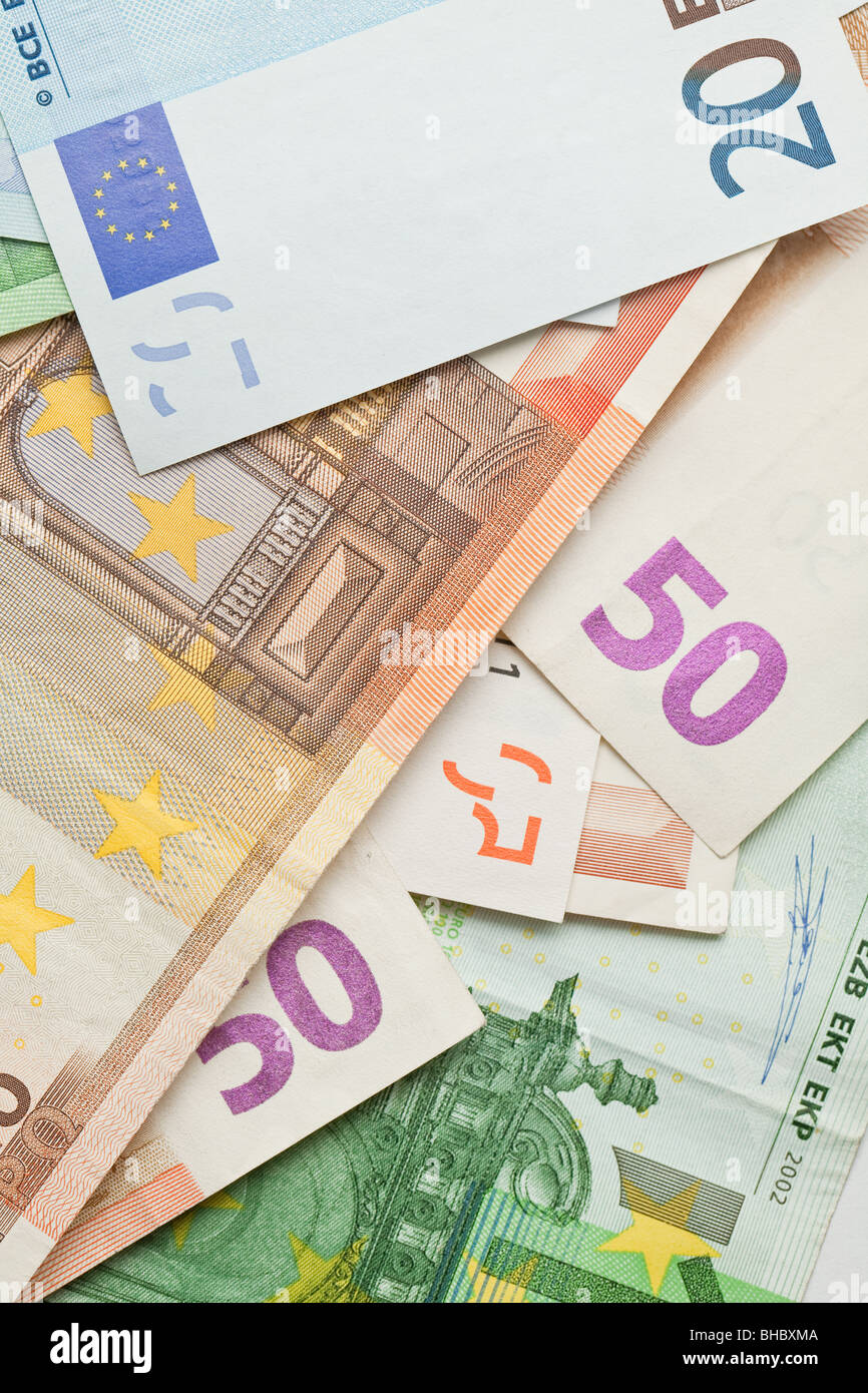 Euro 100 banknotes hi-res stock photography and images - Alamy