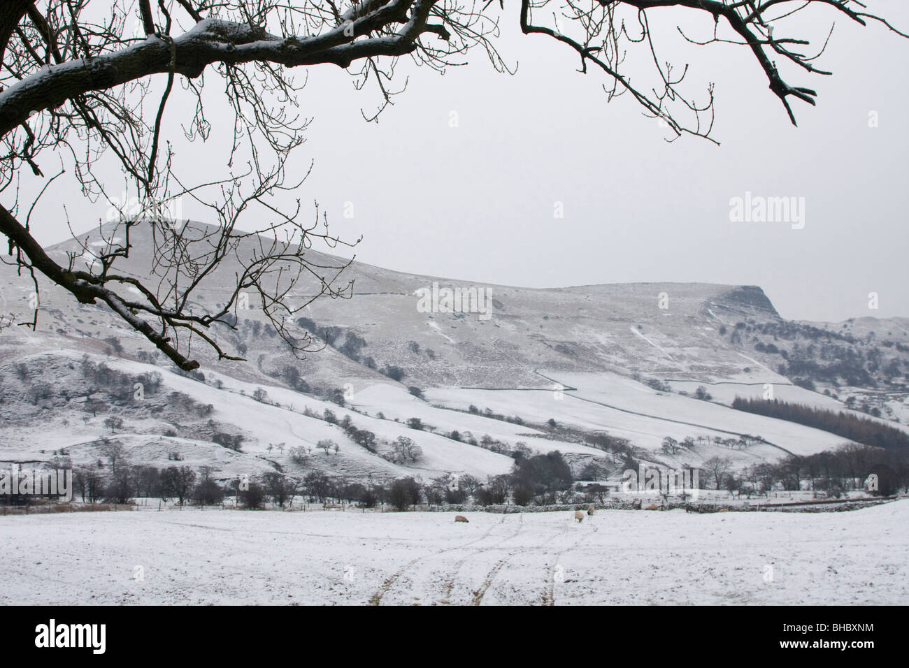winter snow vale of edale peak district national park derbyshire ...