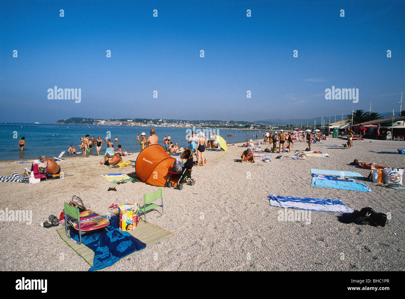 Family beach scene provence holidays hi-res stock photography and ...