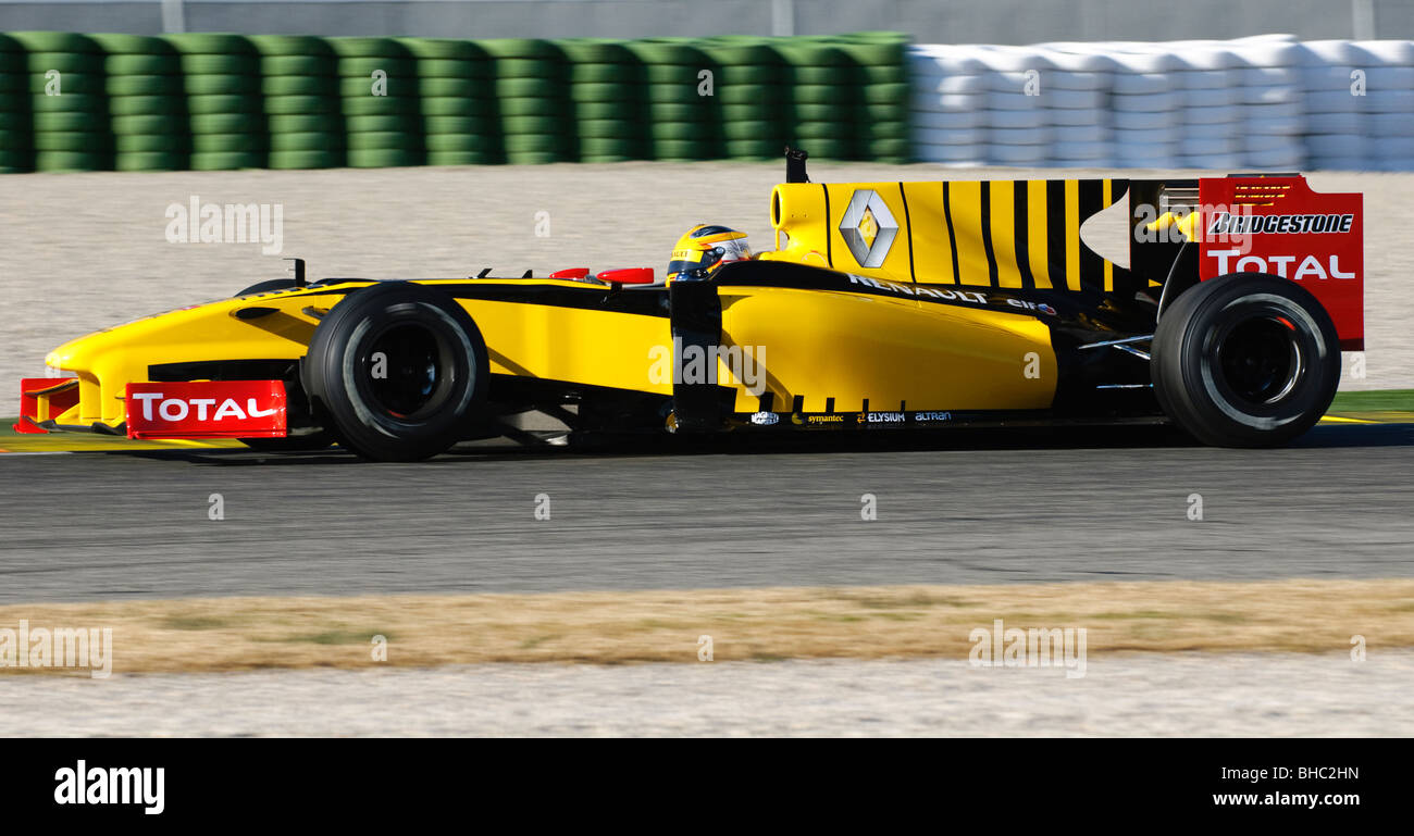 Robert KUBICA (POL) driving the Renault R30 Formula One racing car in ...