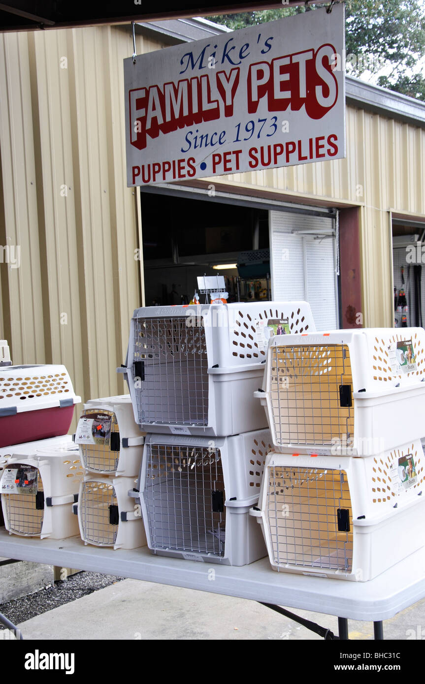 Crates of supplies hi-res stock photography and images - Alamy