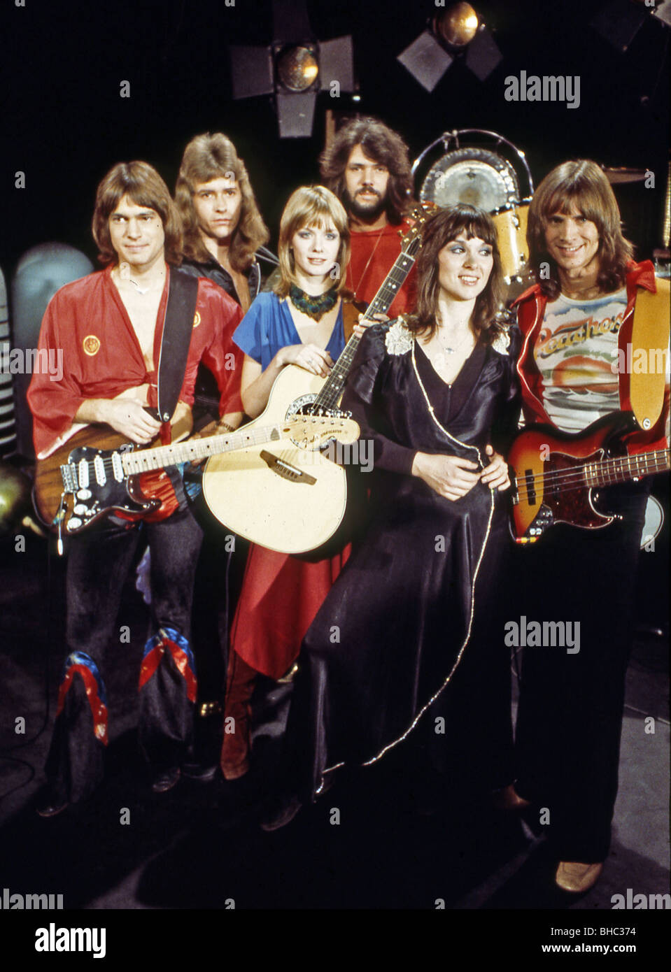 HEART - US group about 1987 with Nancy Wilson holding guitar and sister ...