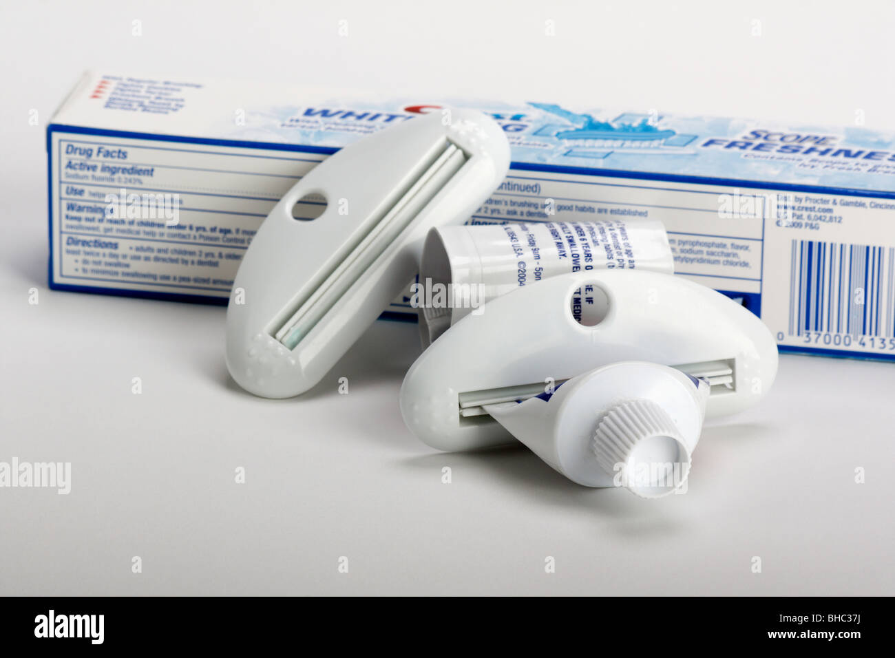Toothpaste tube sink rolled hi-res stock photography and images - Alamy