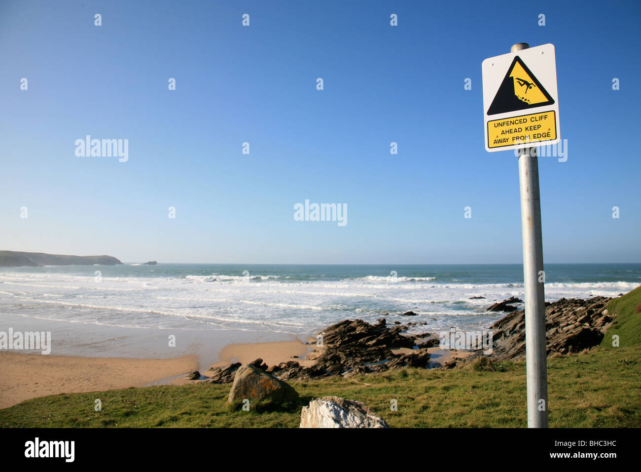 Keep away from edge sign hi-res stock photography and images - Alamy