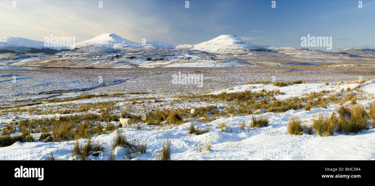 McLeod's Tables from the south, Isle of Skye, above a crofting township ...