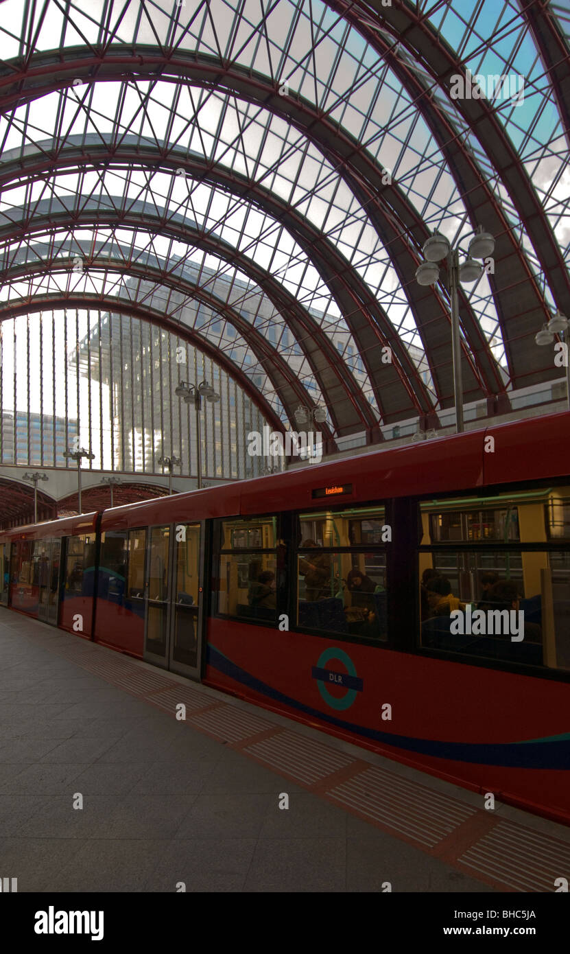 The docklands light railway hi-res stock photography and images - Alamy