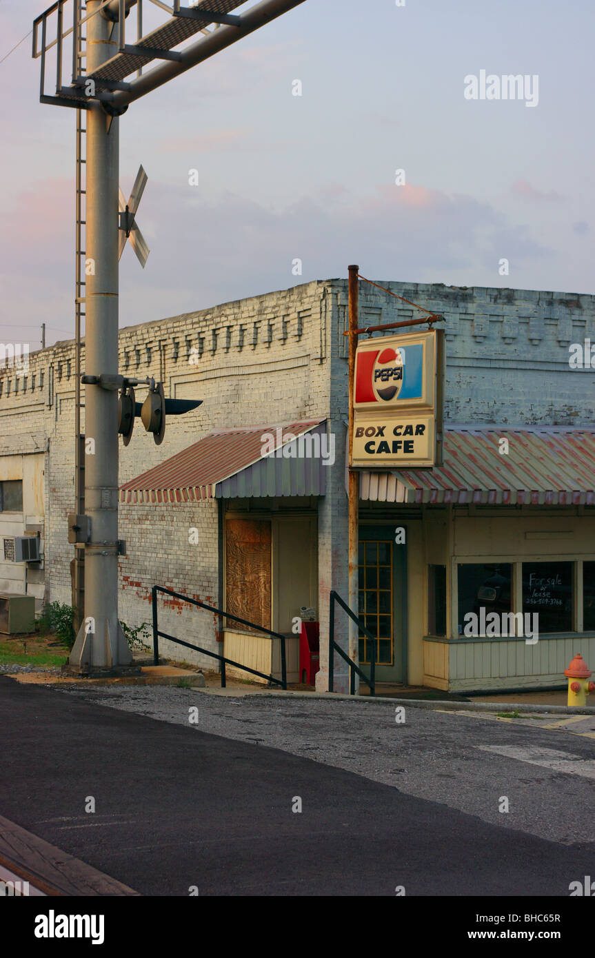 Abandoned railroad crossing sign hi-res stock photography and images ...