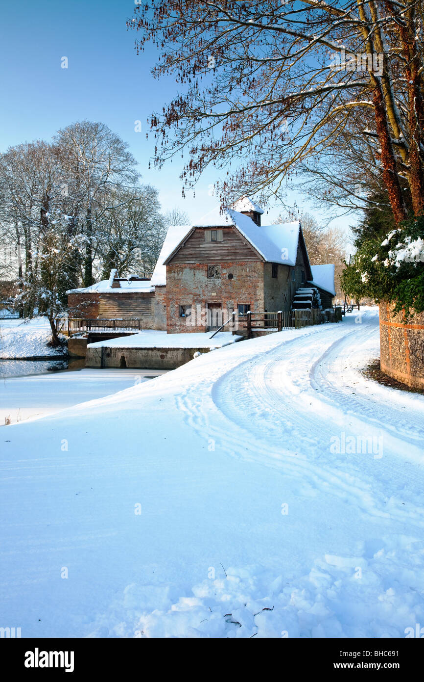 Mapledurham mill river thames hi-res stock photography and images - Alamy
