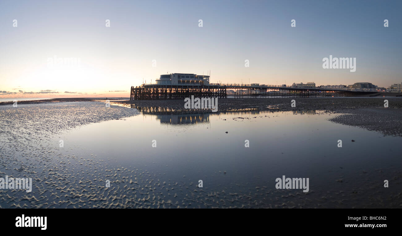 Beach and pier pavilion worthing hi-res stock photography and images ...