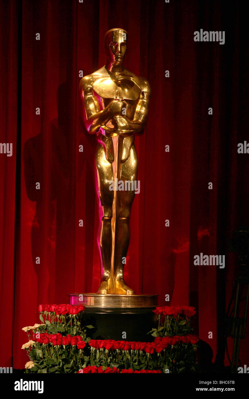 Academy award statue hi-res stock photography and images - Alamy