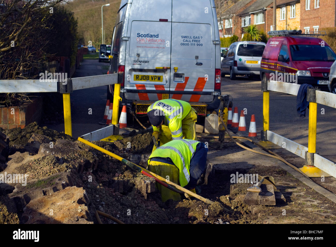 Digging roads hi-res stock photography and images - Alamy