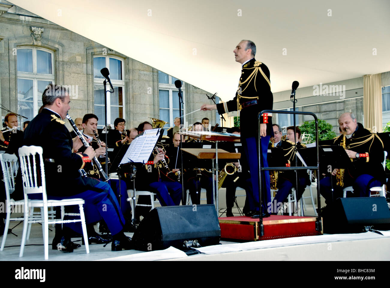 Paris symphony orchestra conductor hi-res stock photography and images ...