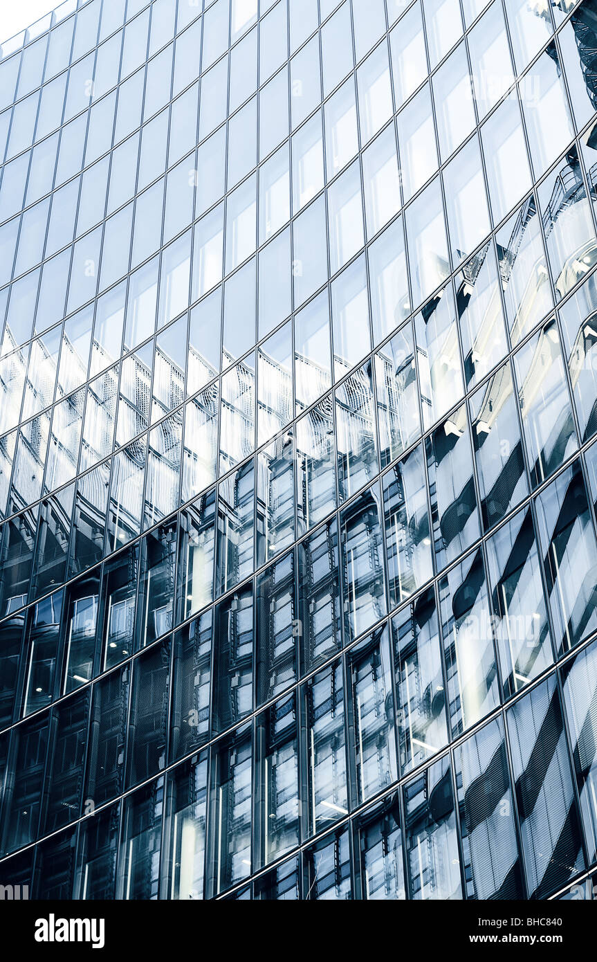 Modern sky scraper hi-res stock photography and images - Alamy