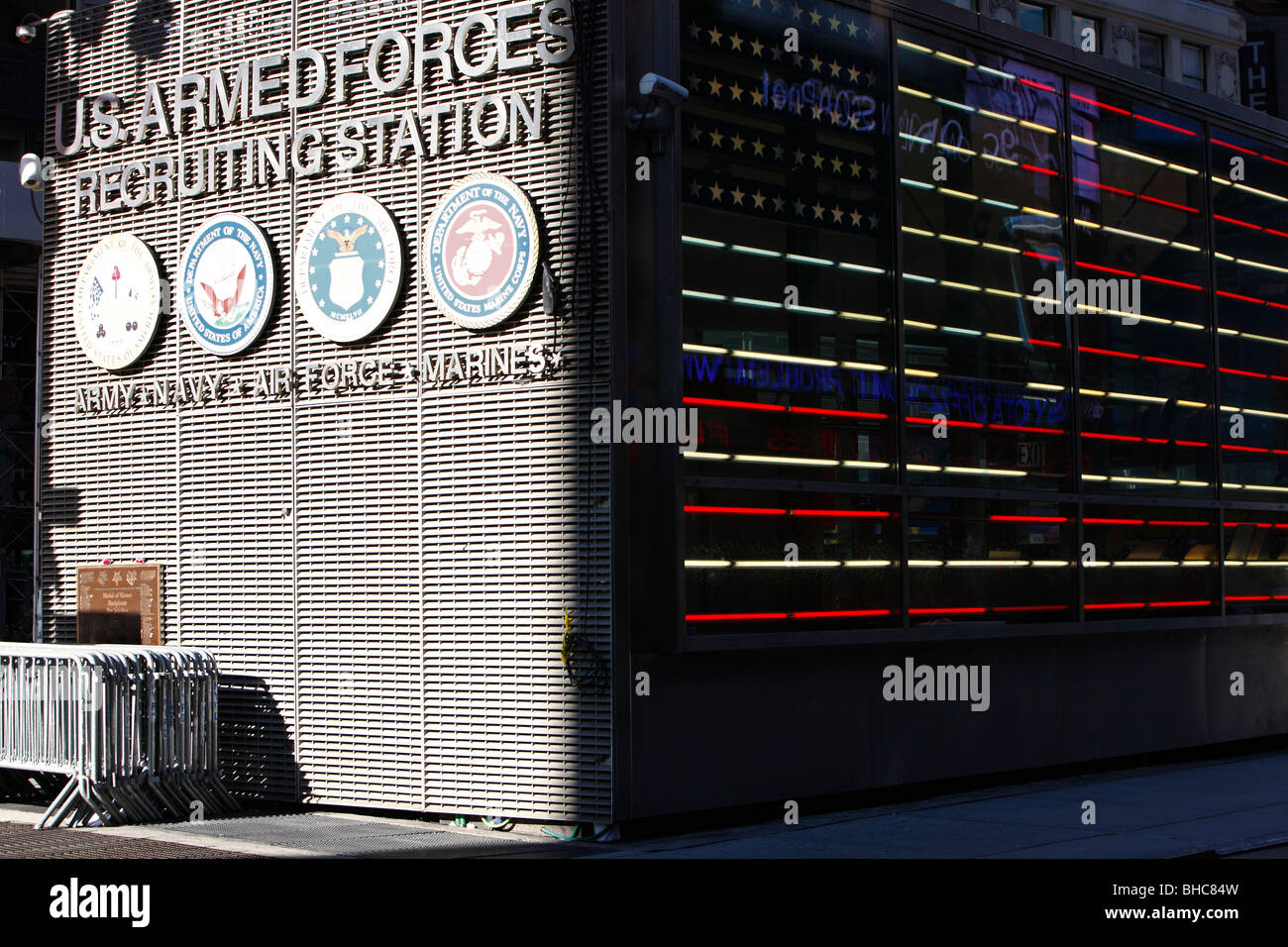 Times Square Armed Forces Recruiting Station High Resolution Stock Photography and Images - Alamy