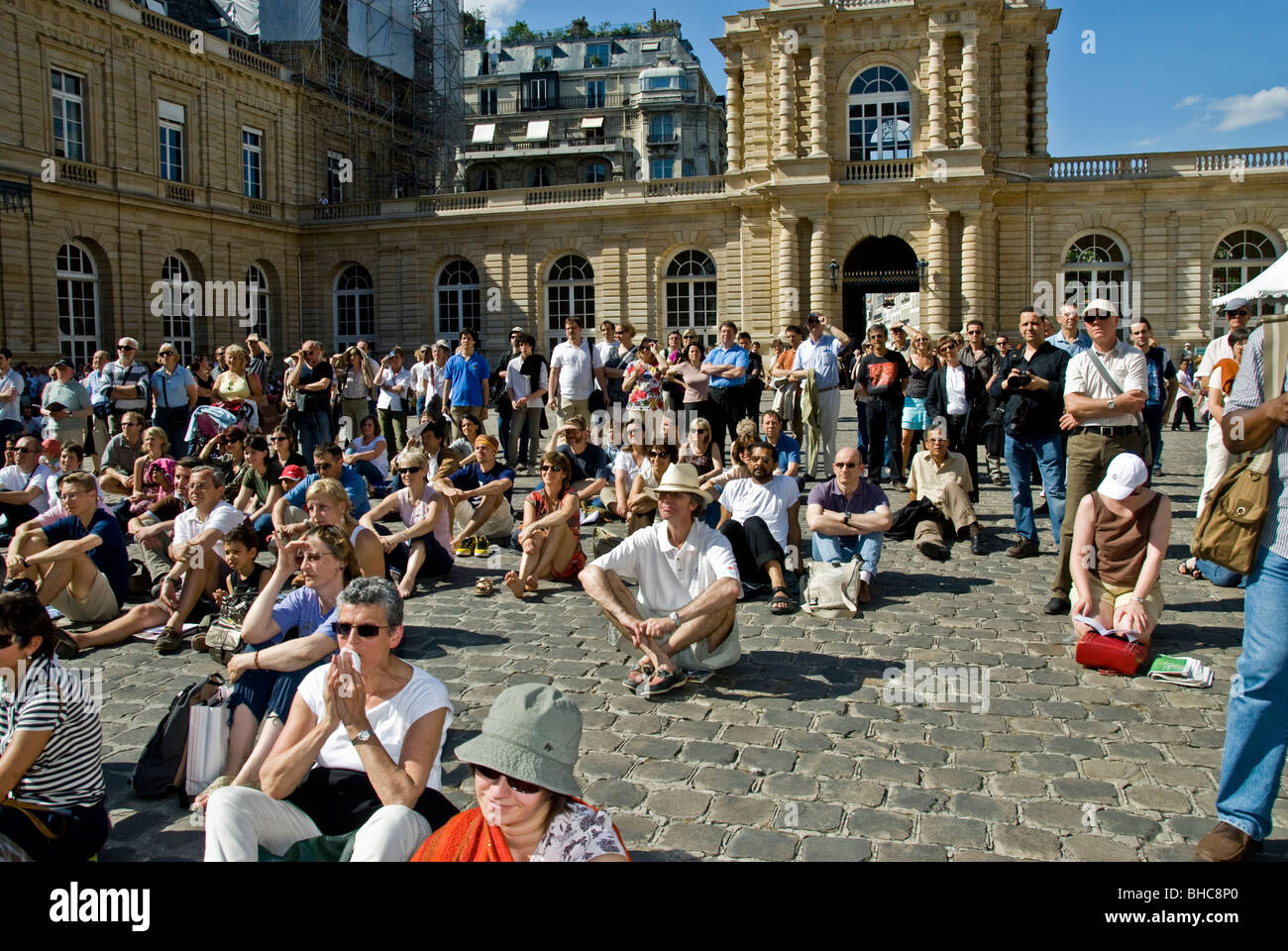 Outdoor music festival scene hi-res stock photography and images - Alamy