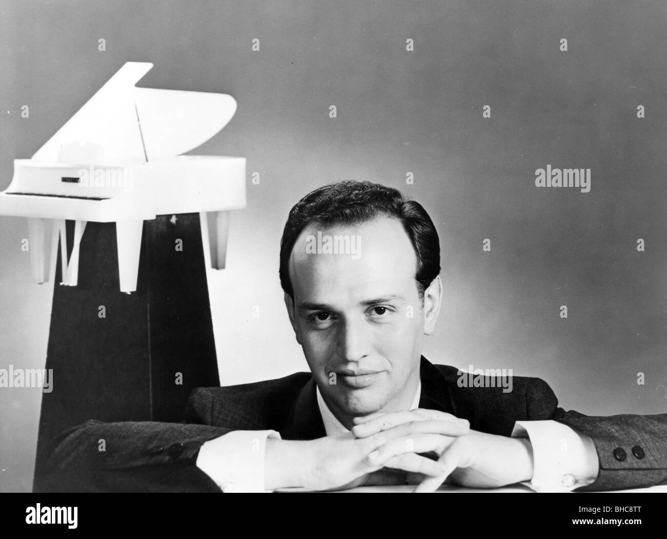 ROGER WILLIAMS - US pianist and composer about 1967 Stock Photo - Alamy