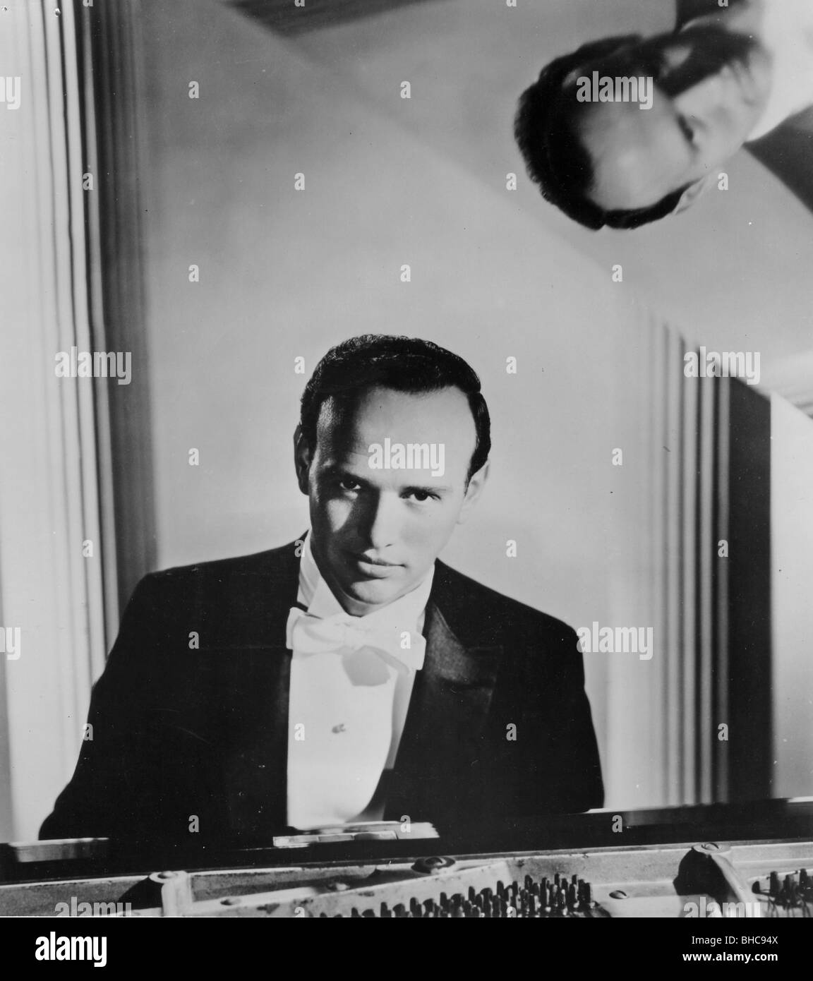 Roger williams us pianist and composer hi-res stock photography and ...