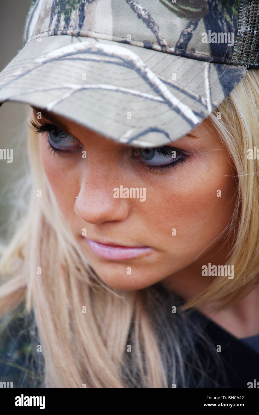 YOUNG WOMAN 21 Y.O. FEMALE TURKEY HUNTER IN CAMOFLAUGE SHOTGUN Stock ...
