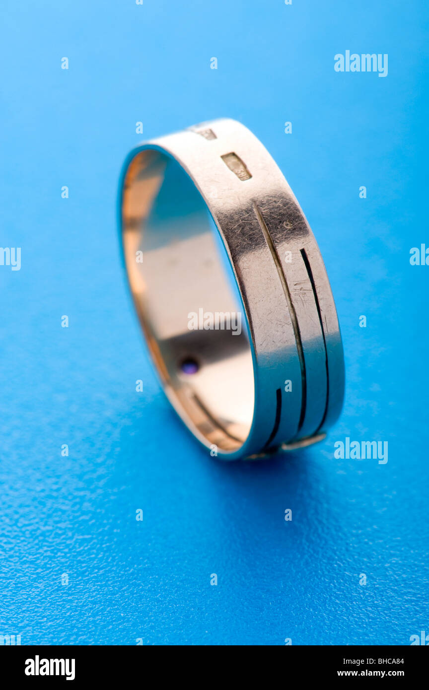Gold rings hi-res stock photography and images - Alamy