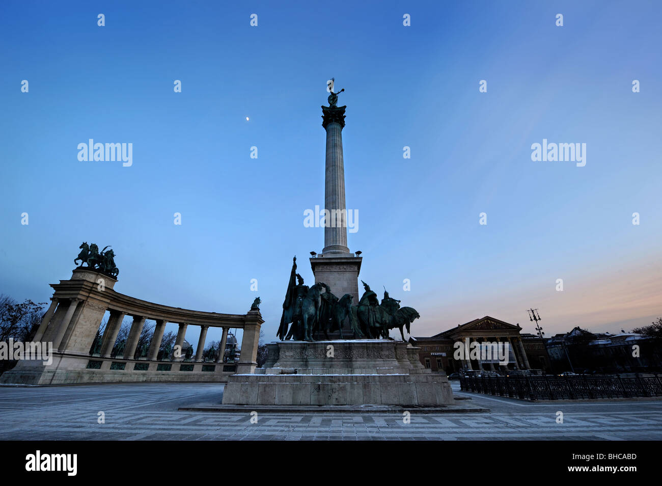 National heroes monument hi-res stock photography and images - Alamy