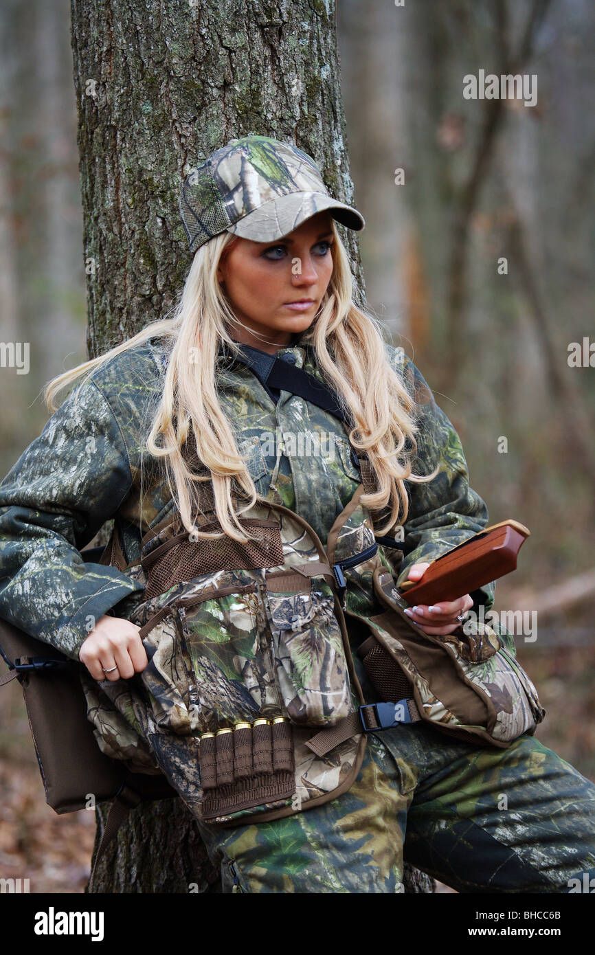 YOUNG WOMAN 21 Y.O. FEMALE TURKEY HUNTER IN CAMOFLAUGE SHOTGUN Stock ...