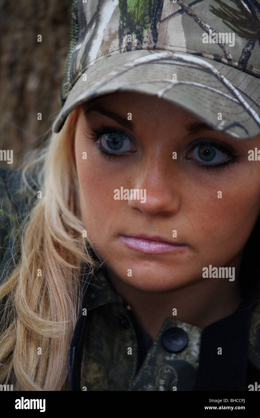 YOUNG WOMAN 21 Y.O. FEMALE TURKEY HUNTER IN CAMOFLAUGE SHOTGUN Stock ...
