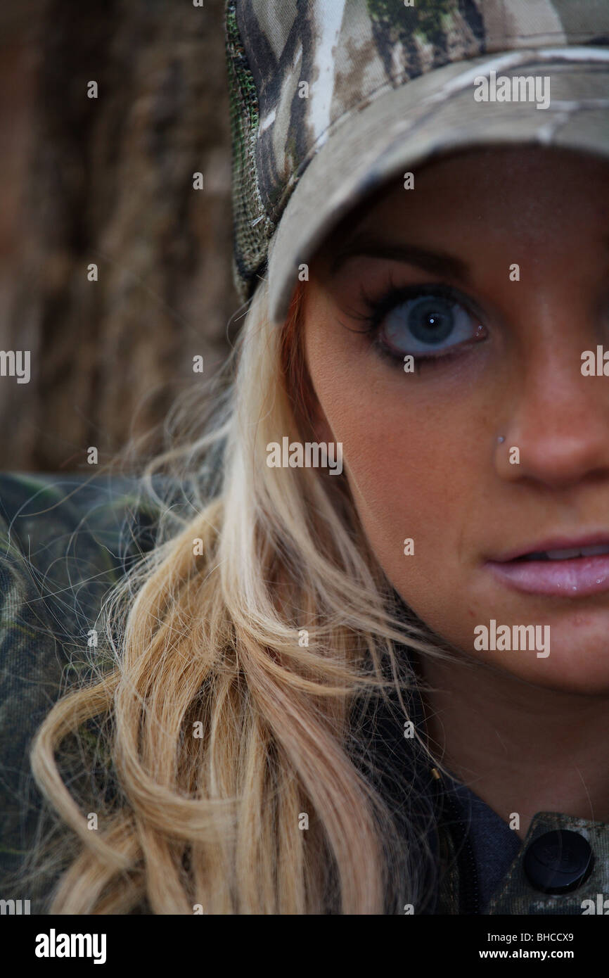 YOUNG WOMAN 21 Y.O. FEMALE TURKEY HUNTER IN CAMOFLAUGE SHOTGUN Stock ...