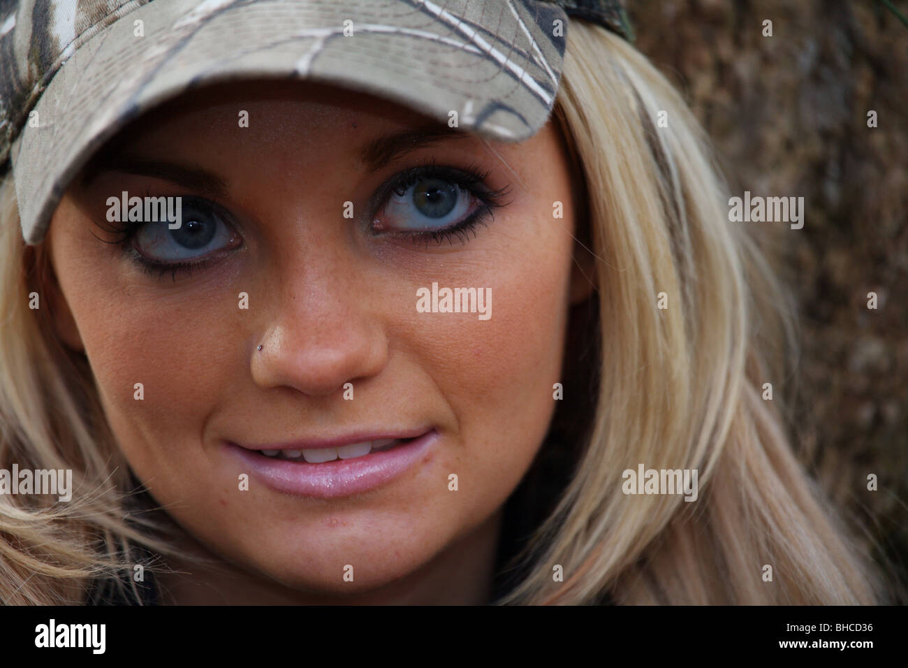 YOUNG WOMAN 21 Y.O. FEMALE TURKEY HUNTER IN CAMOFLAUGE SHOTGUN Stock ...