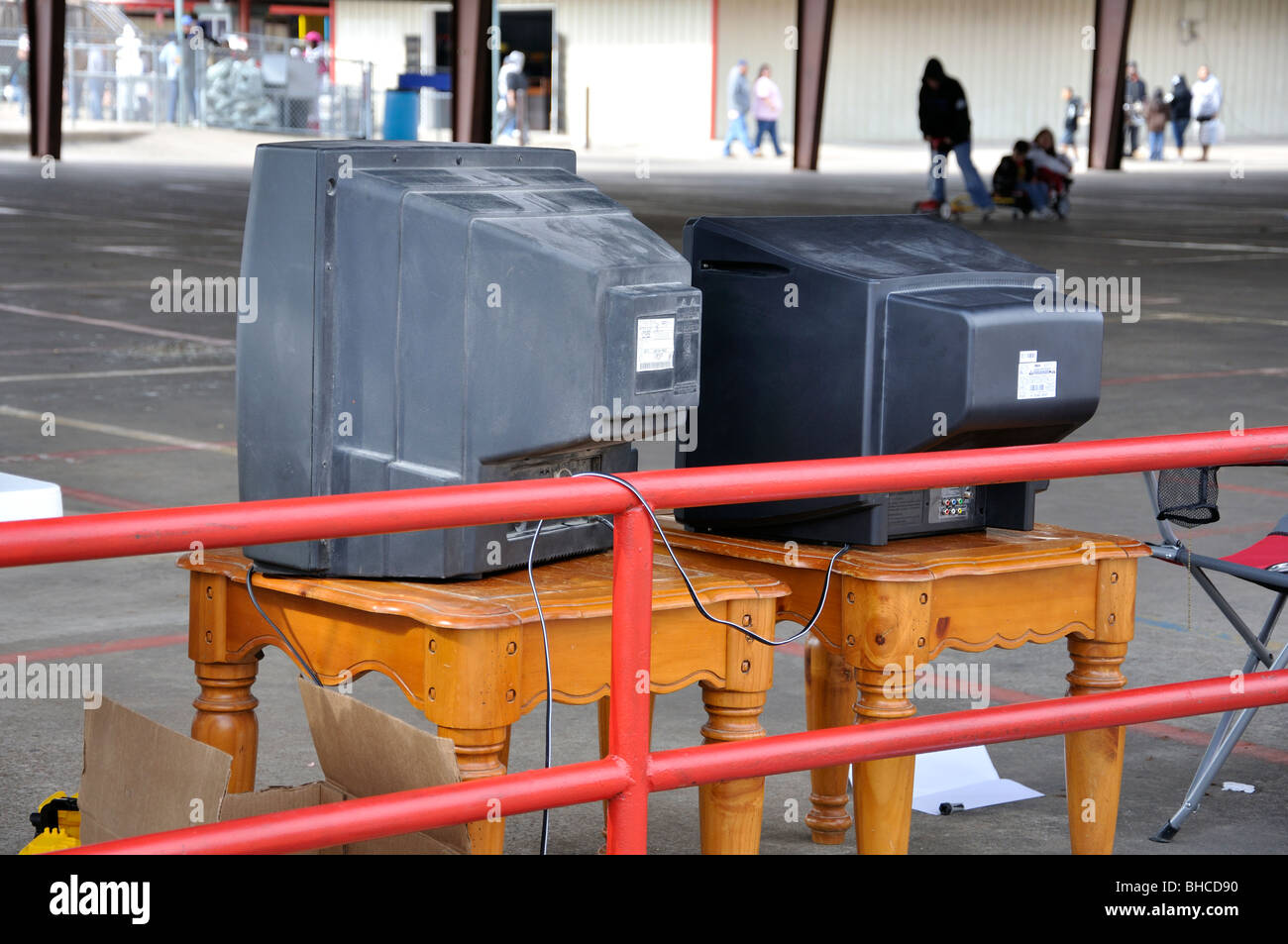 Flea market used old tv traders village grand prairie hi-res stock ...