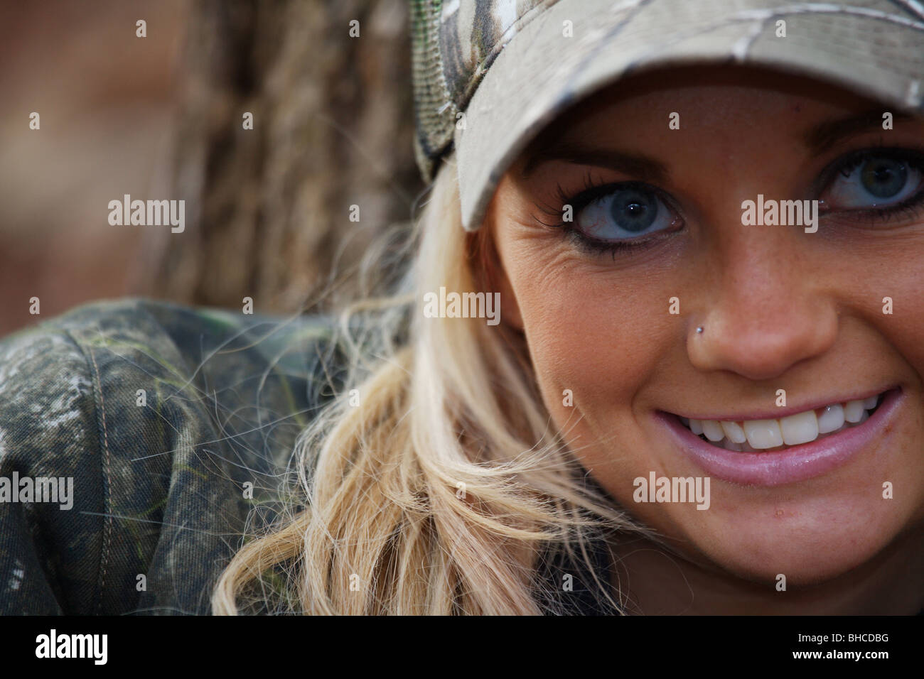 YOUNG WOMAN 21 Y.O. FEMALE TURKEY HUNTER IN CAMOFLAUGE SHOTGUN Stock ...